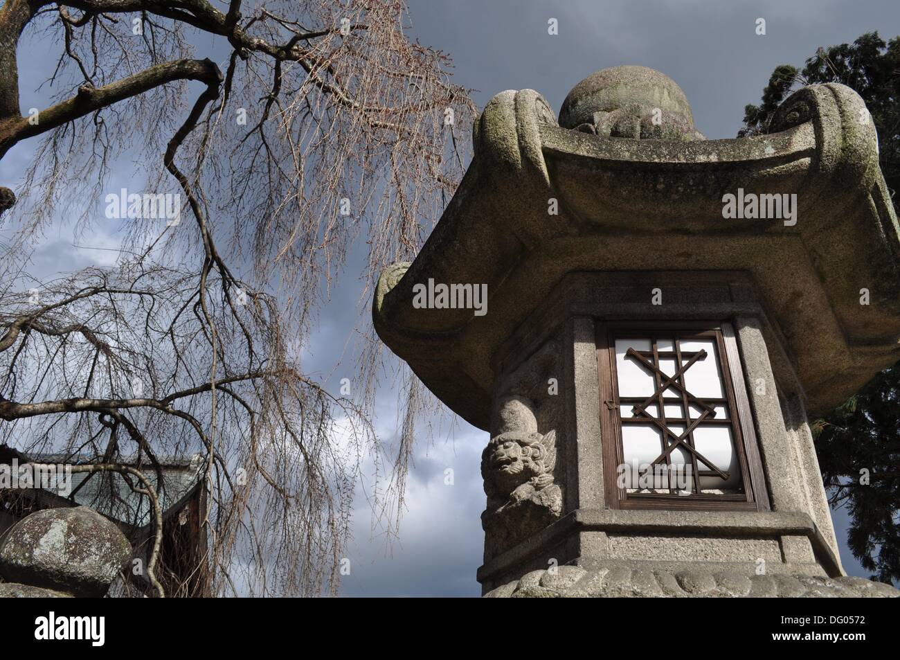 Decorative lamp at entrance shrine hi-res stock photography and images ...