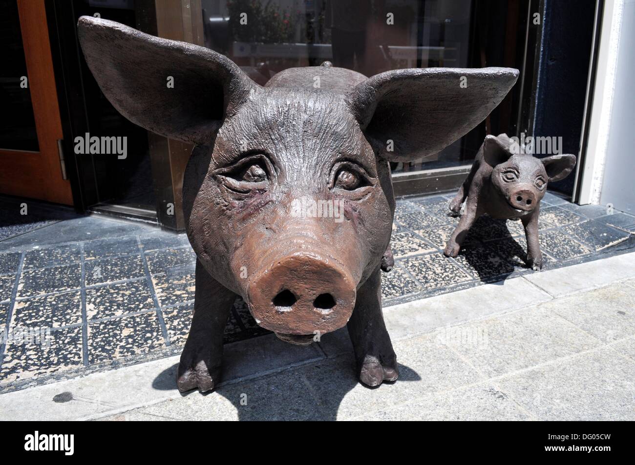 Pig Statues High Resolution Stock Photography and Images - Alamy