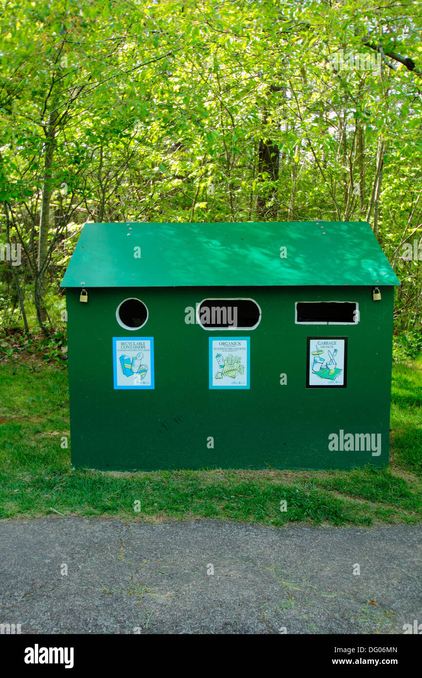 Green garbage bin hi-res stock photography and images - Alamy