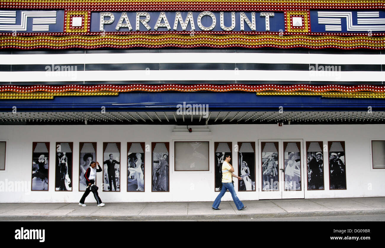 Paramount cinema hi-res stock photography and images - Alamy