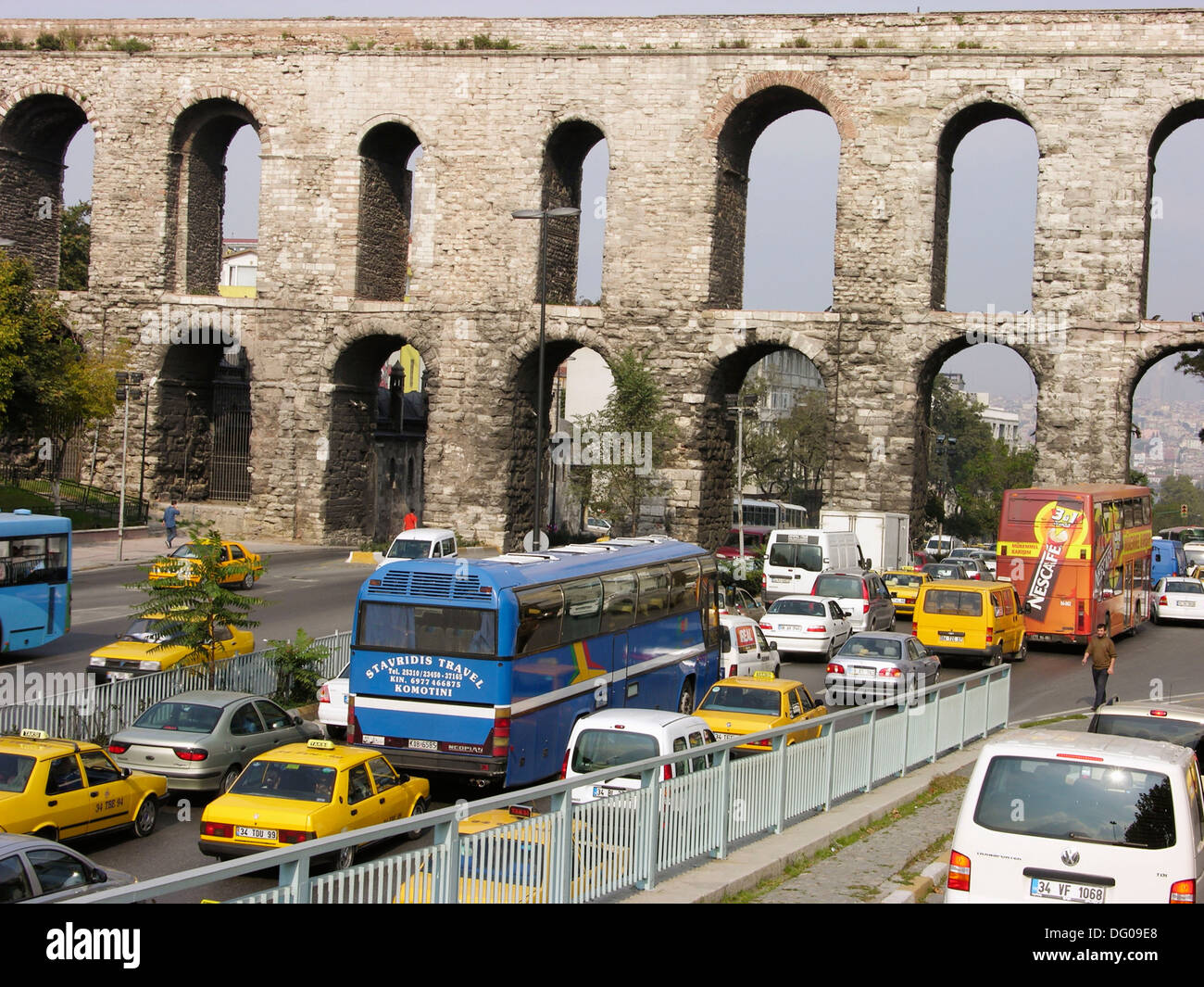 Istanbul turkey valens aqueduct hi-res stock photography and images - Alamy
