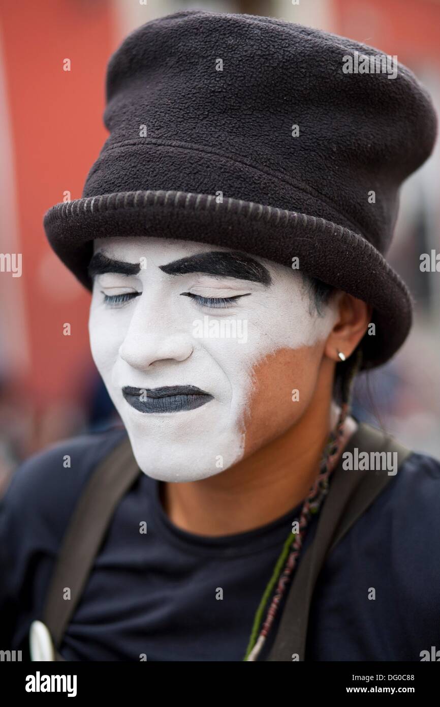 Closed eyes art hi-res stock photography and images - Alamy