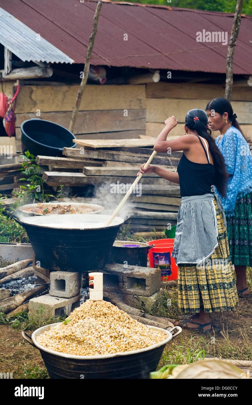 Maya corn hi-res stock photography and images - Alamy