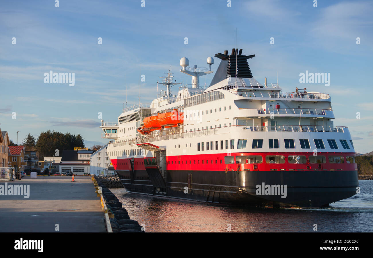 Big Norwegian passenger cruise ship moors in the port of Rorvik Stock ...