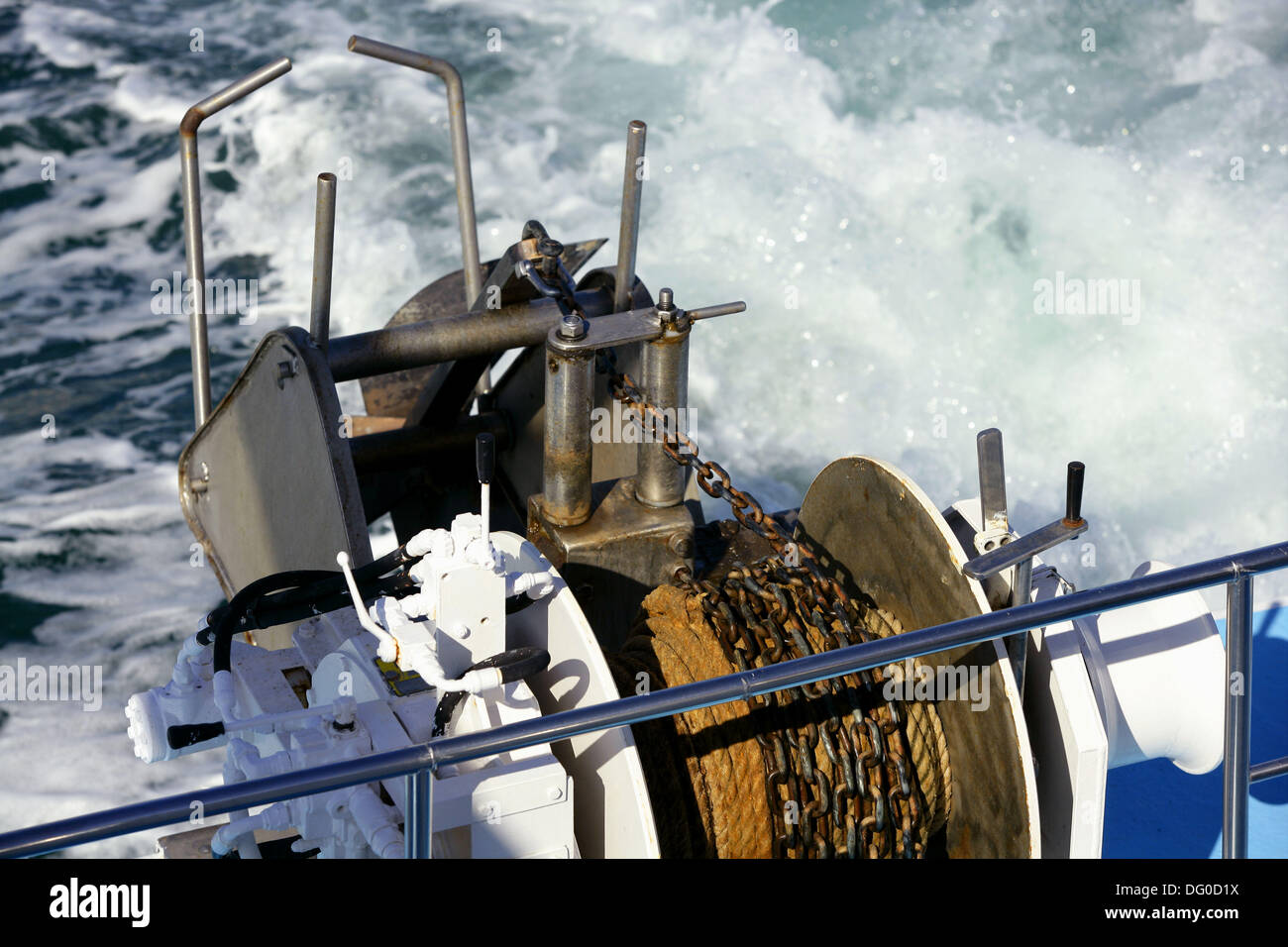 Boat anchor underwater hi-res stock photography and images - Alamy