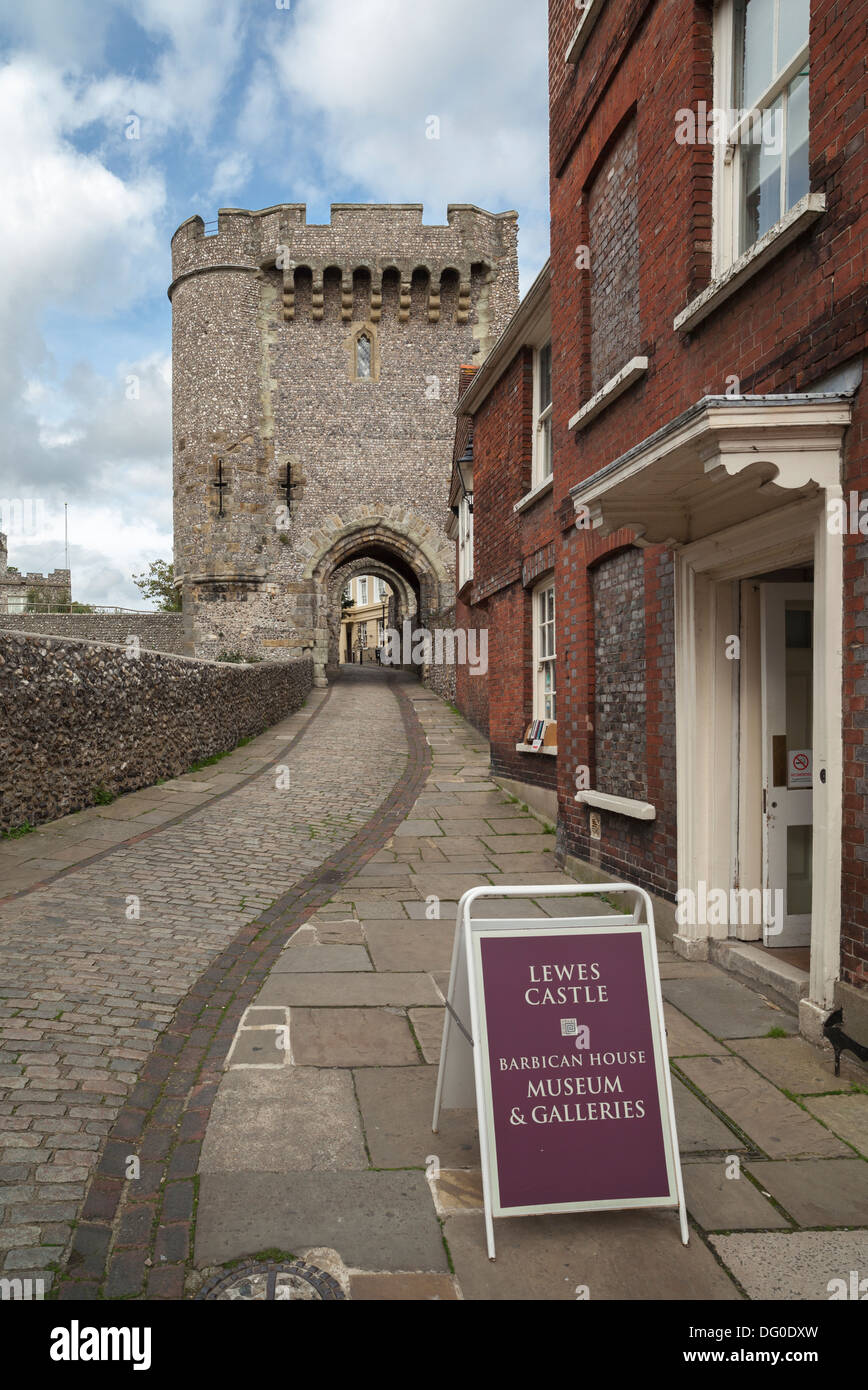 Barbican gate hi-res stock photography and images - Alamy