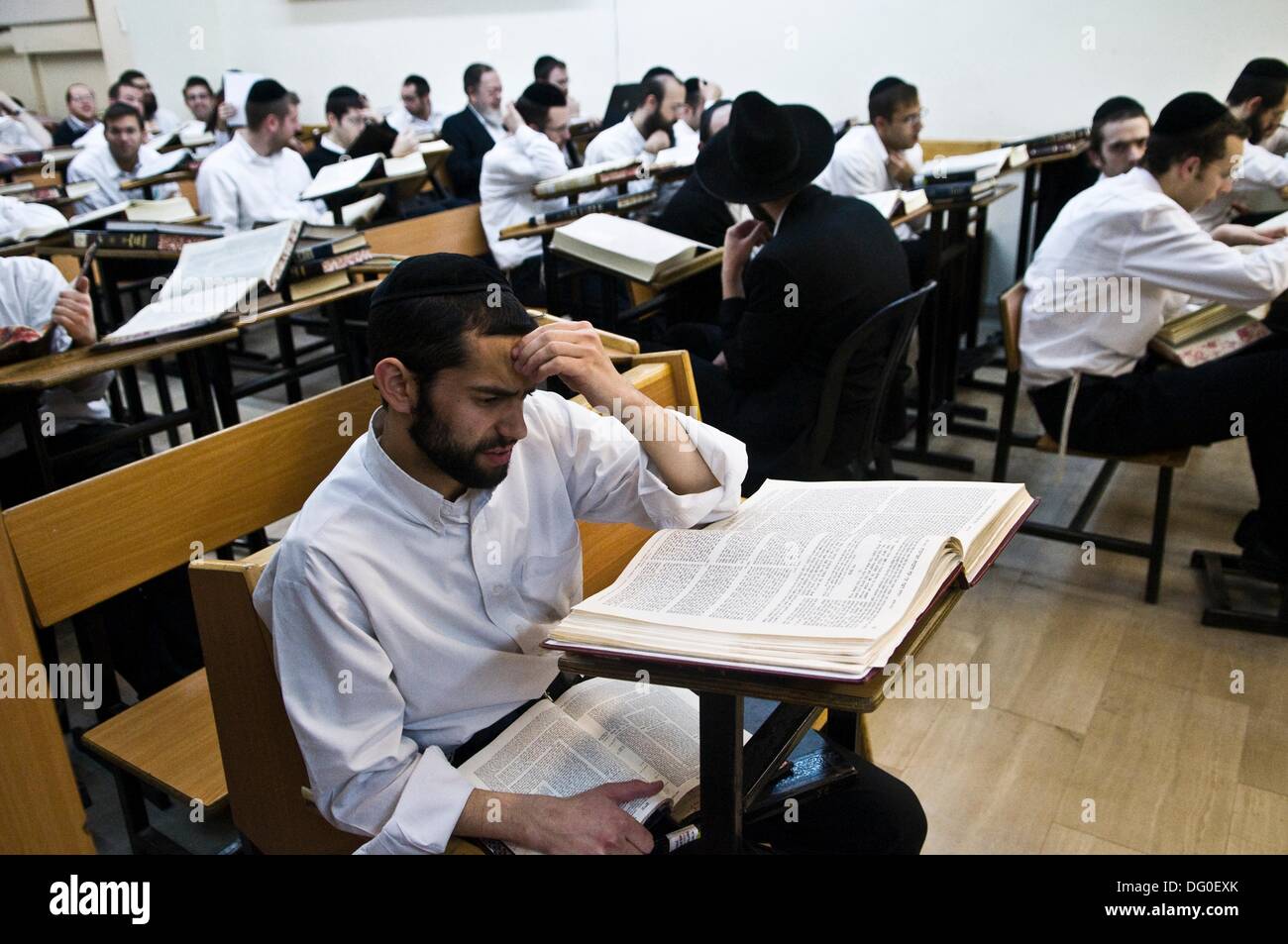 Yeshiva Study High Resolution Stock Photography and Images - Alamy
