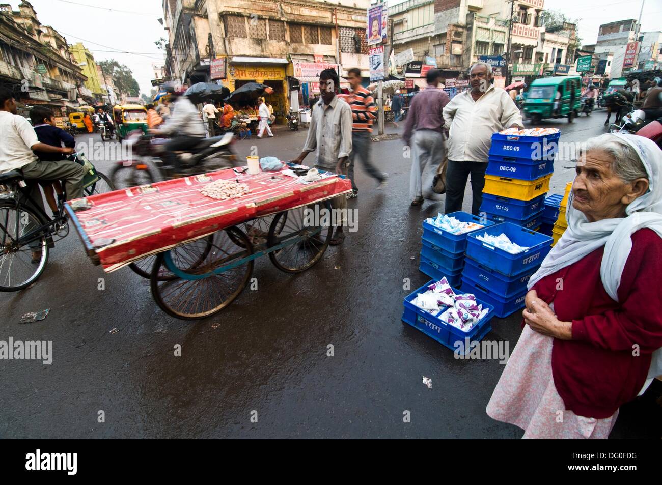 Lucknow city people hi-res stock photography and images - Alamy