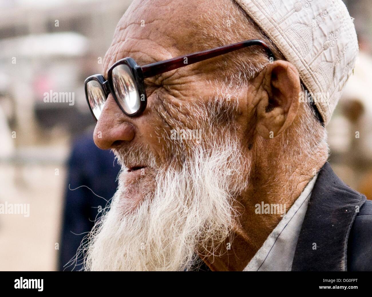 Xinjiang uighur man portrait hi-res stock photography and images - Alamy