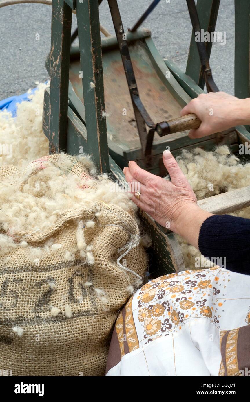 Carding machine wool hi-res stock photography and images - Alamy