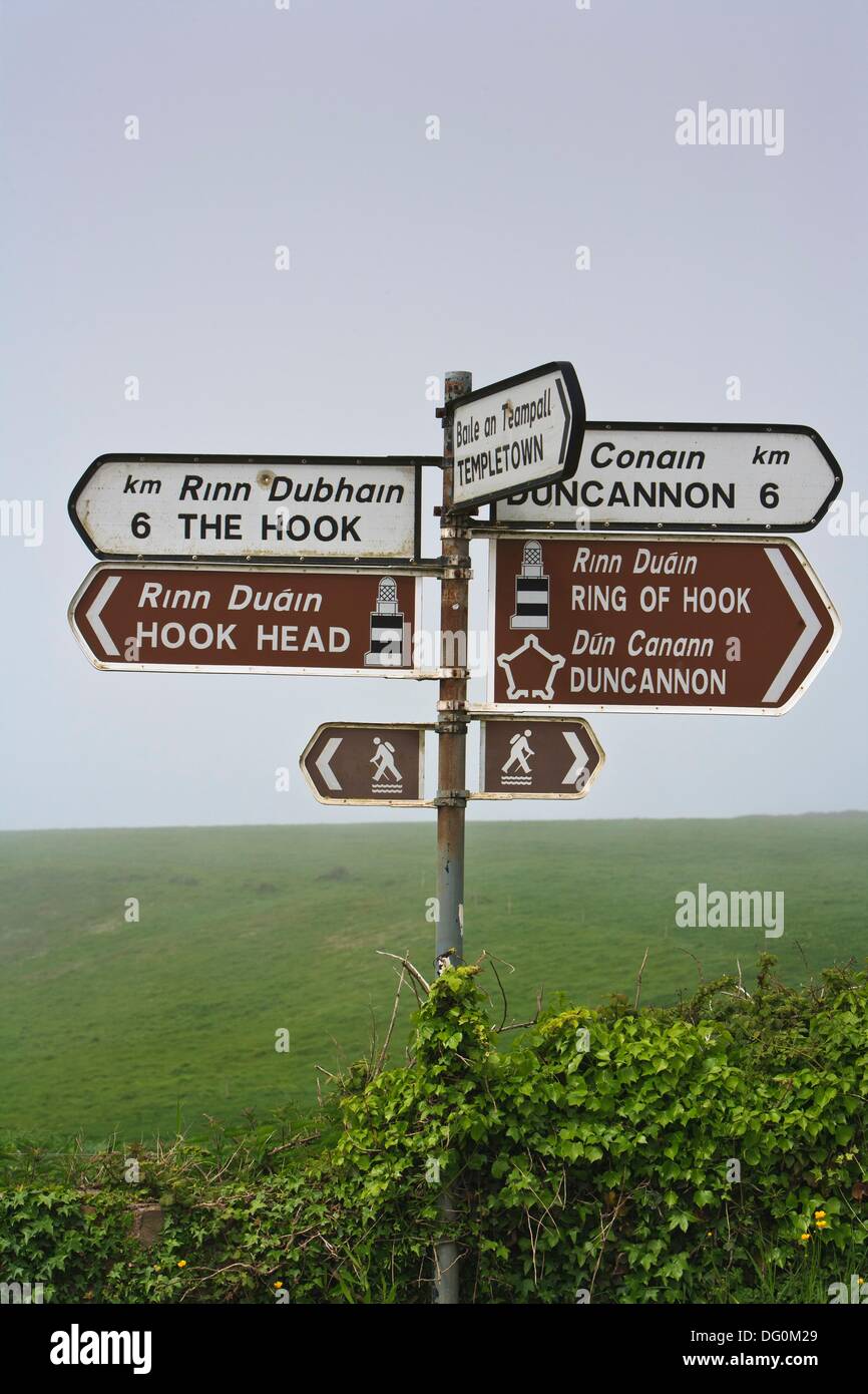Bilingual signs ireland hi-res stock photography and images - Alamy