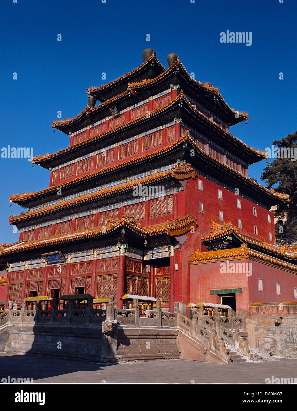 China hebei chengde temple potaraka hi-res stock photography and images ...