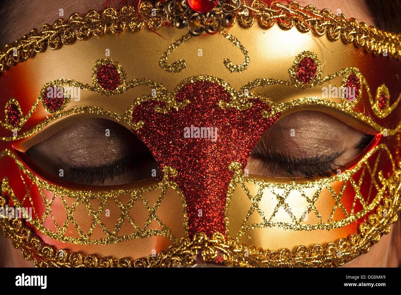Gold eye mask hi-res stock photography and images - Alamy