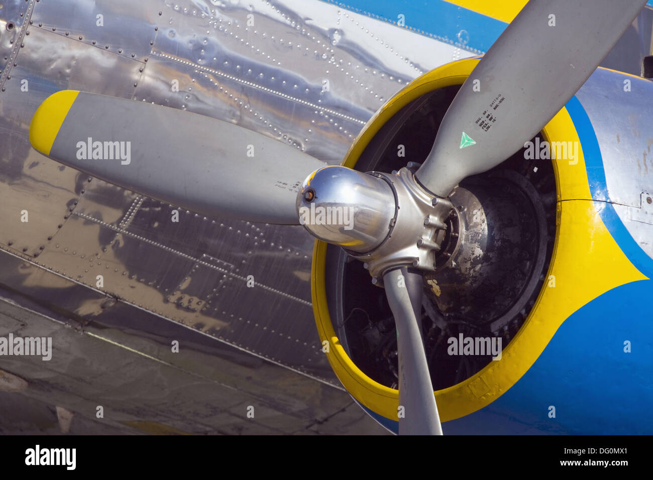 Airplane cowling hi-res stock photography and images - Alamy