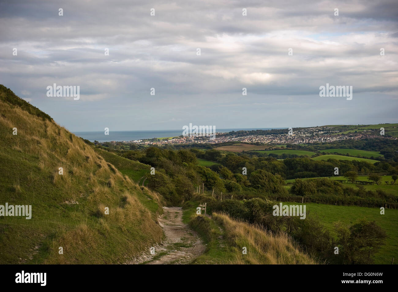 Footpath downland hi-res stock photography and images - Alamy