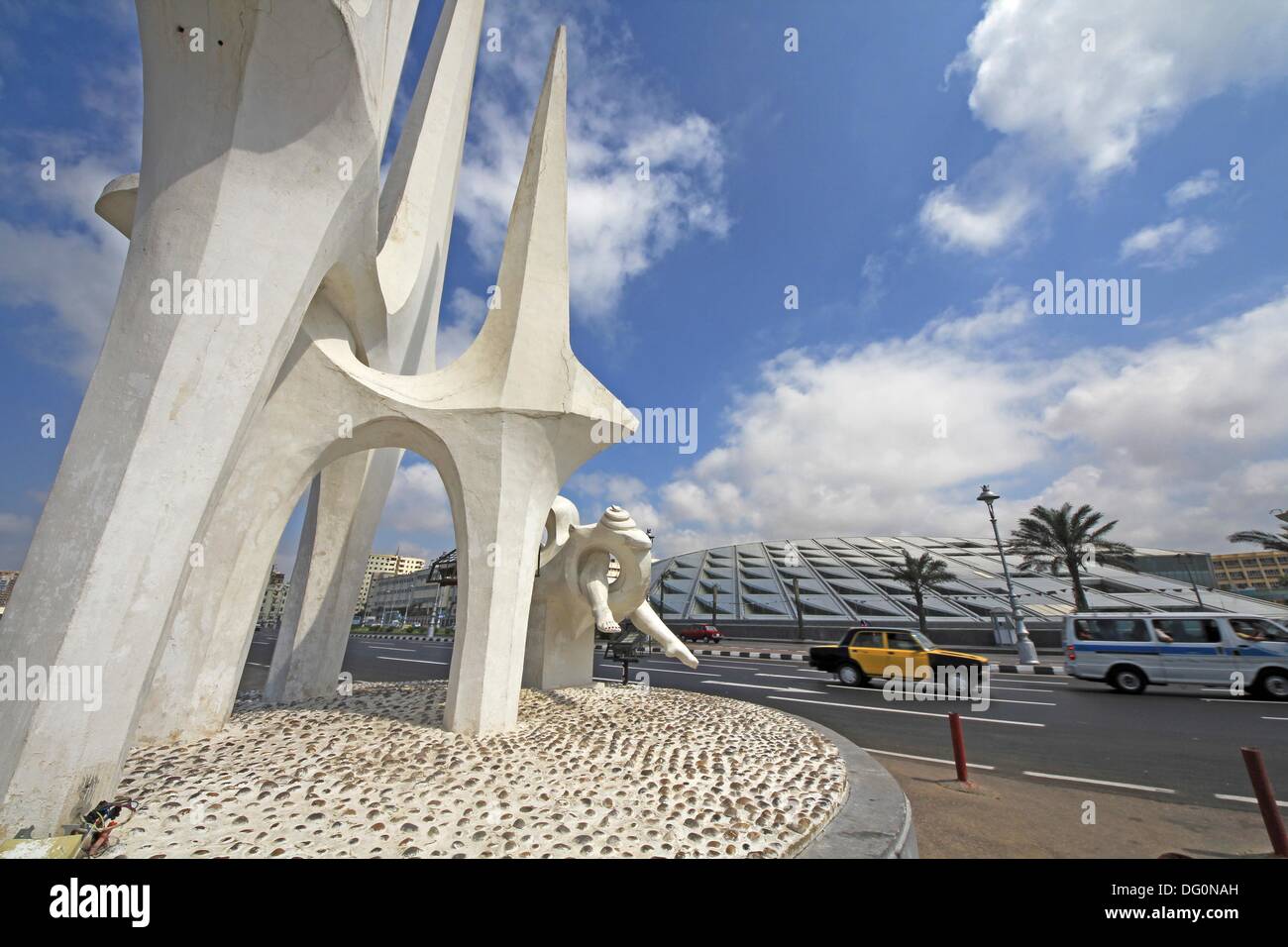 White mermaid sculpture hi-res stock photography and images - Alamy