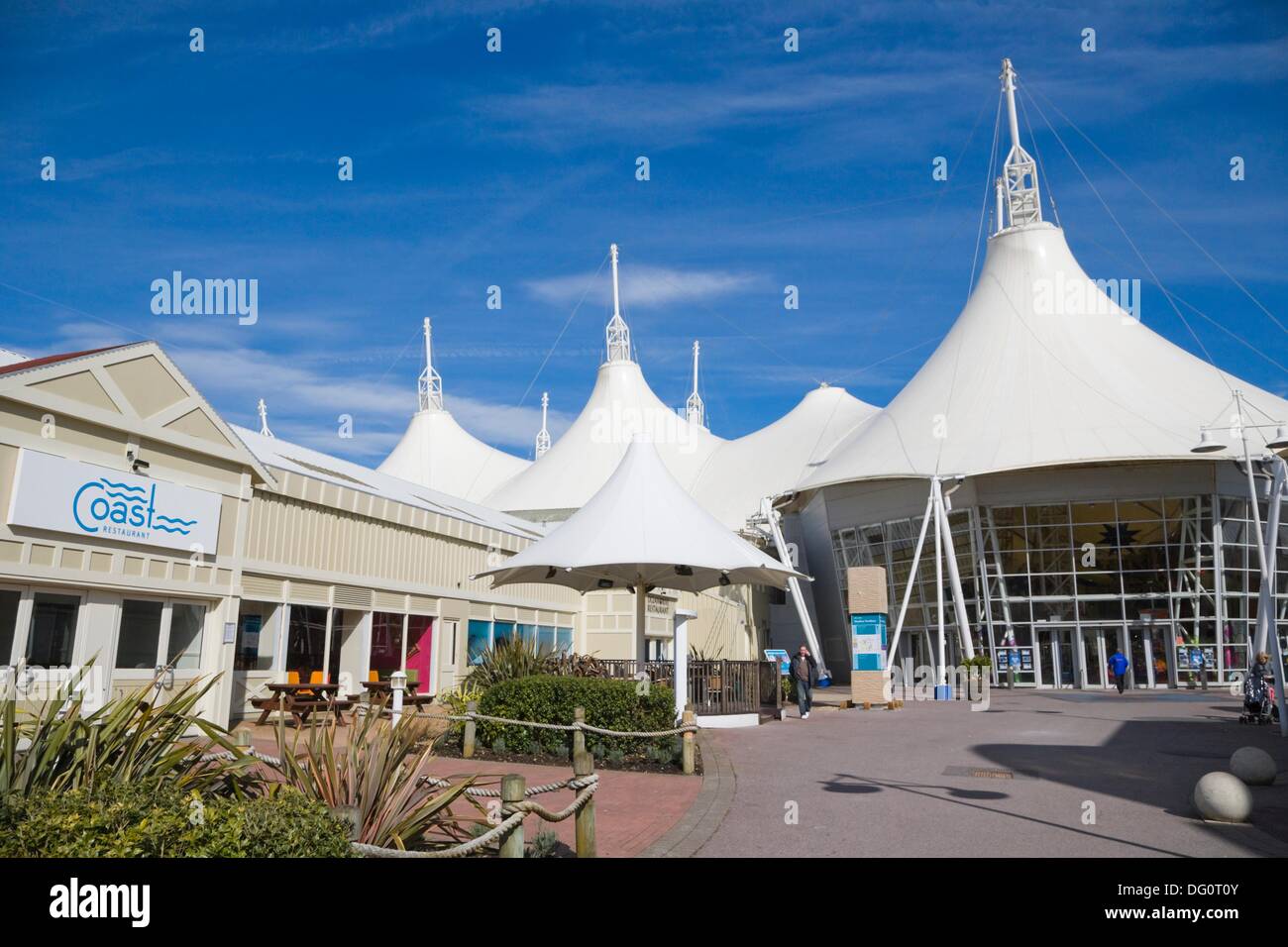 West entrance pavilion hi-res stock photography and images - Alamy
