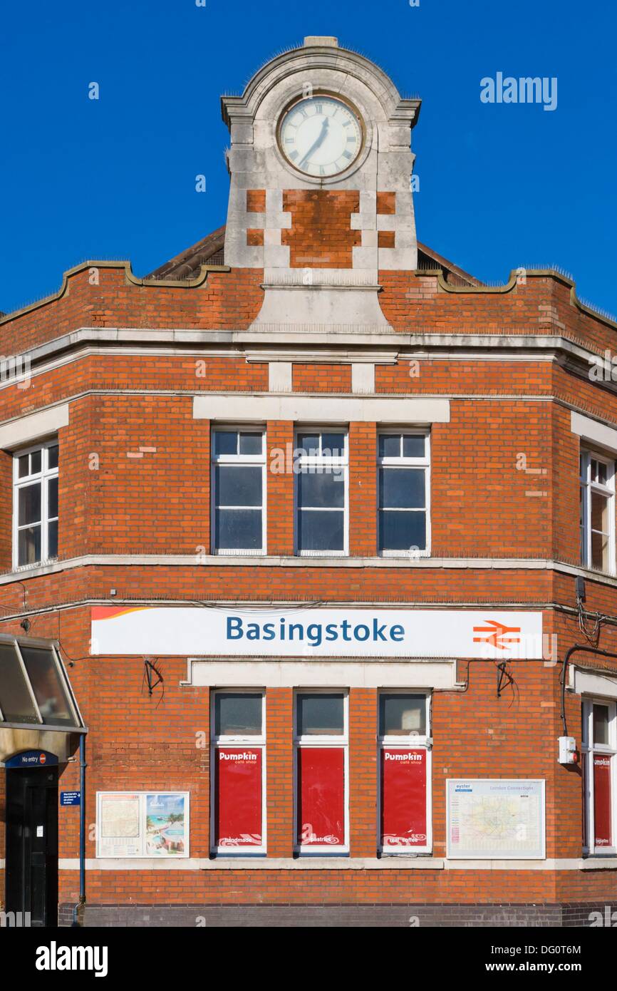 Basingstoke railway hi-res stock photography and images - Alamy