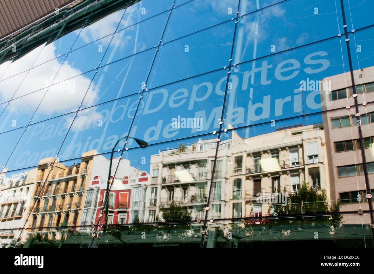 Glass house houses hi-res stock photography and images - Alamy