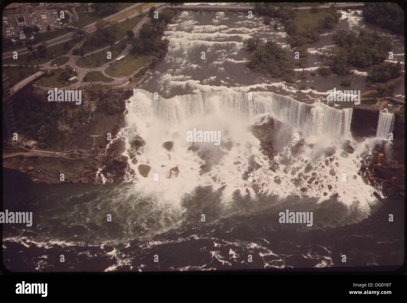 The American Falls at Niagara Falls, divided by an island at the brink ...