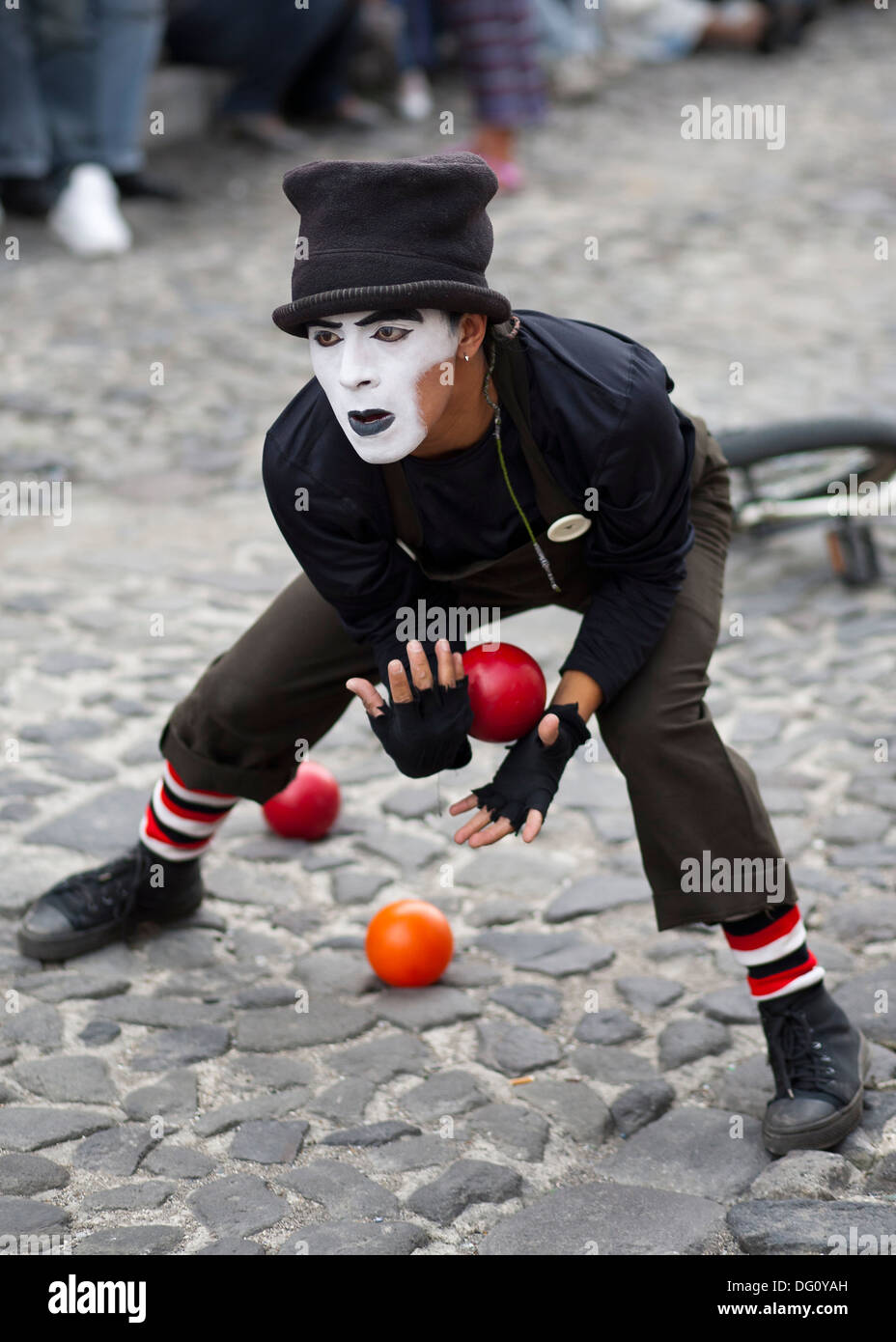 Dropping paint hi-res stock photography and images - Alamy