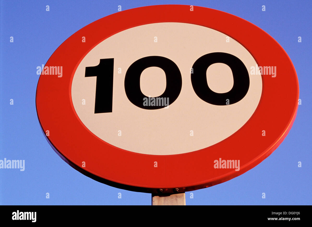 100 Km Speed Sign Stock Photos & 100 Km Speed Sign Stock Images - Alamy
