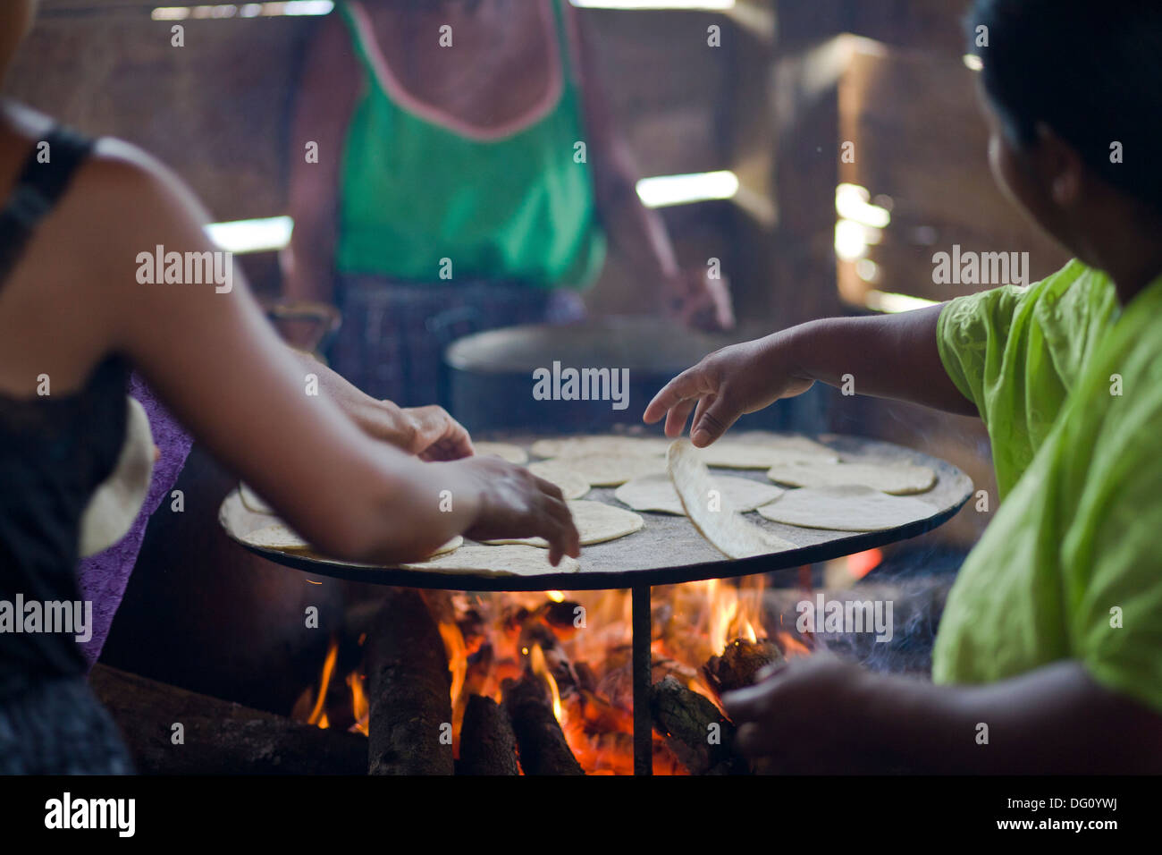 Women making tortillas hi-res stock photography and images - Alamy