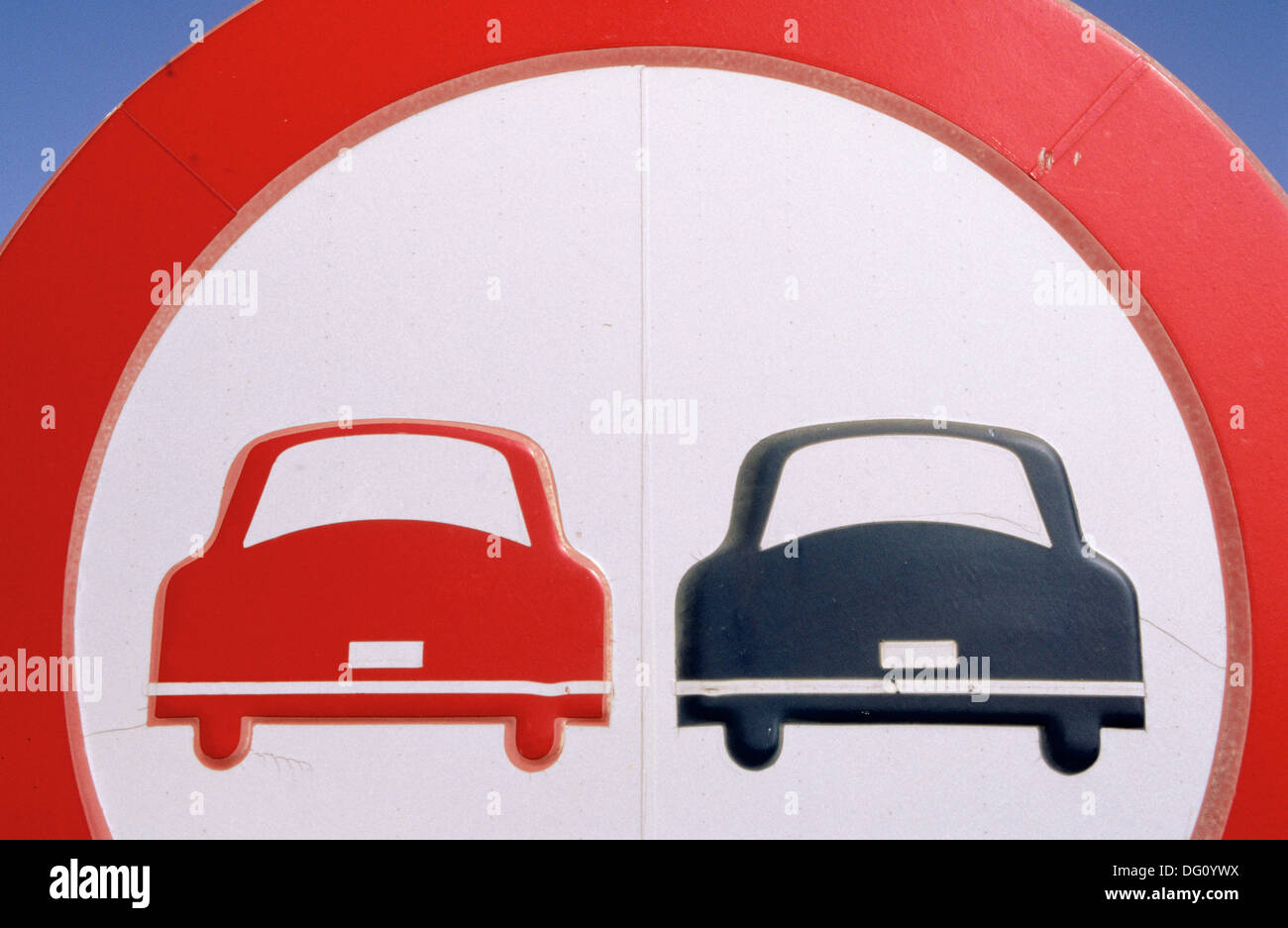 Car overtaking too close hi-res stock photography and images - Alamy