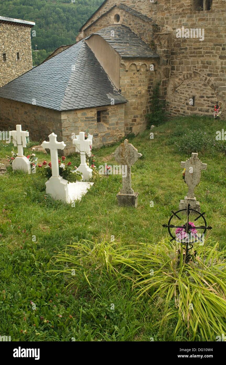 Small cemetery hi-res stock photography and images - Alamy