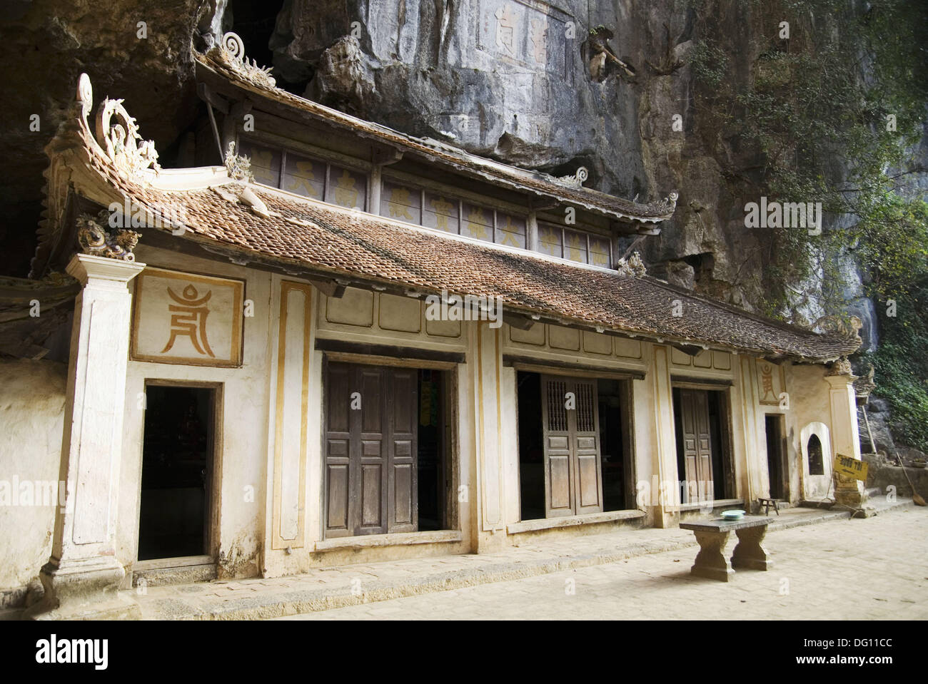 Bich dong cave hi-res stock photography and images - Alamy