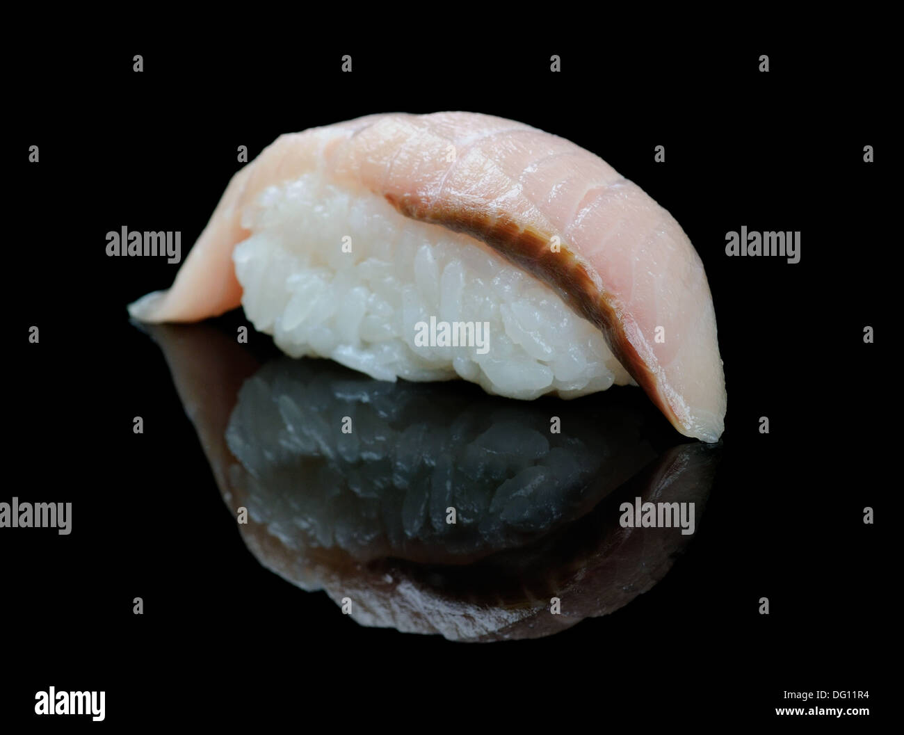 One portion of yellow tail sushi on black Stock Photo - Alamy