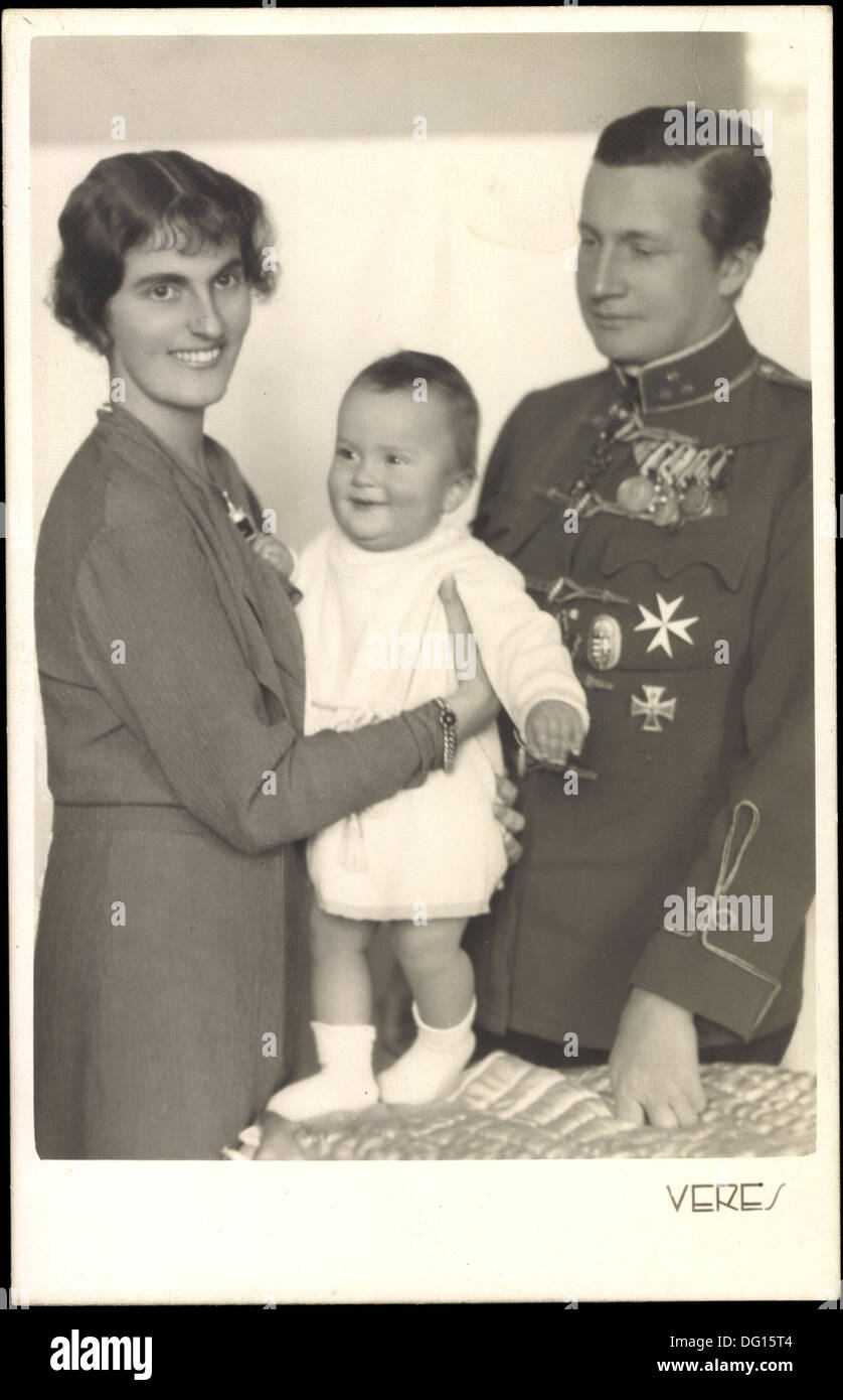 Foto Ak Adel Niederlande?, Prinzessin, Prinz, Orden, Kind Stock Photo - Alamy