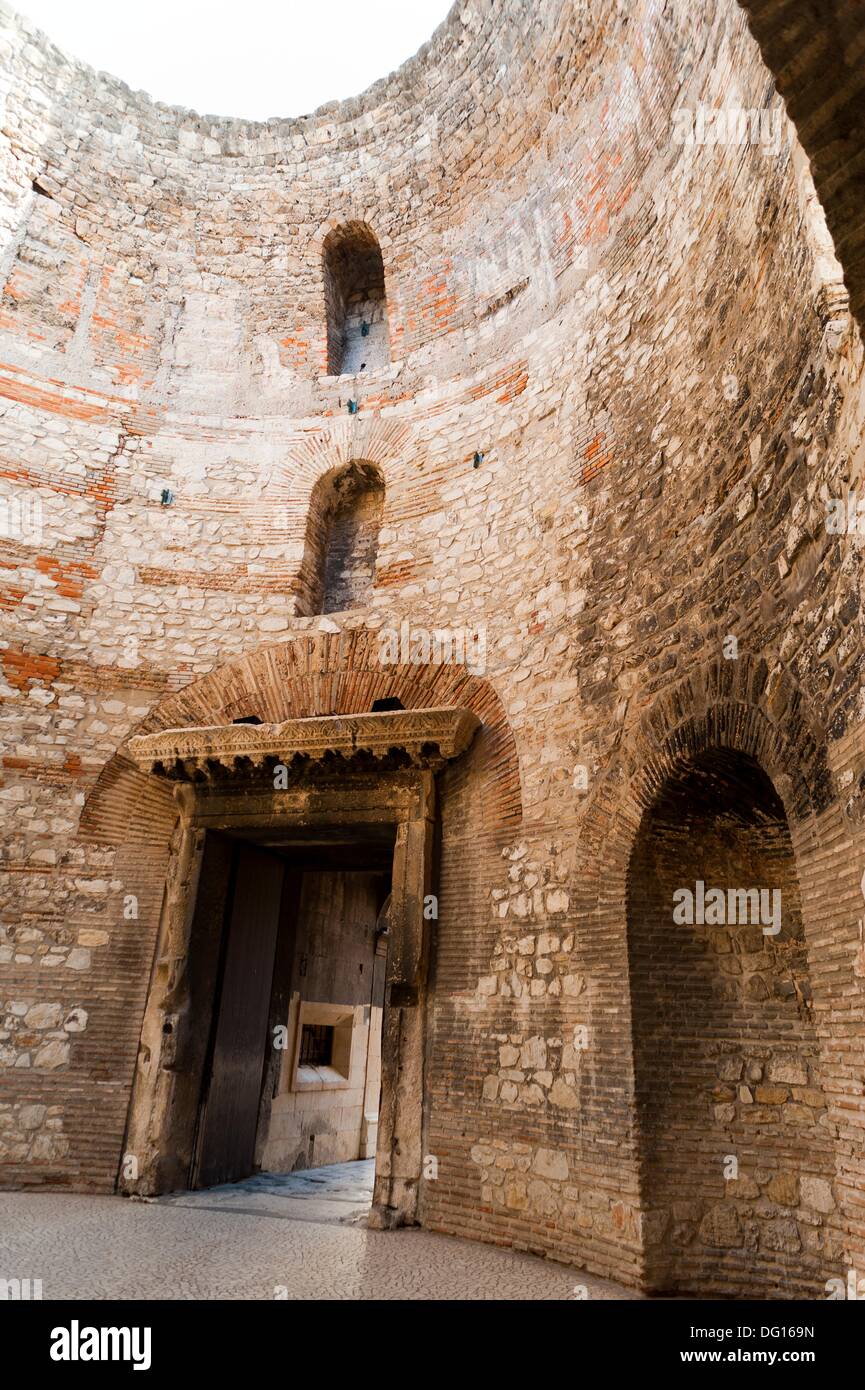 Circular vestibule hi-res stock photography and images - Alamy