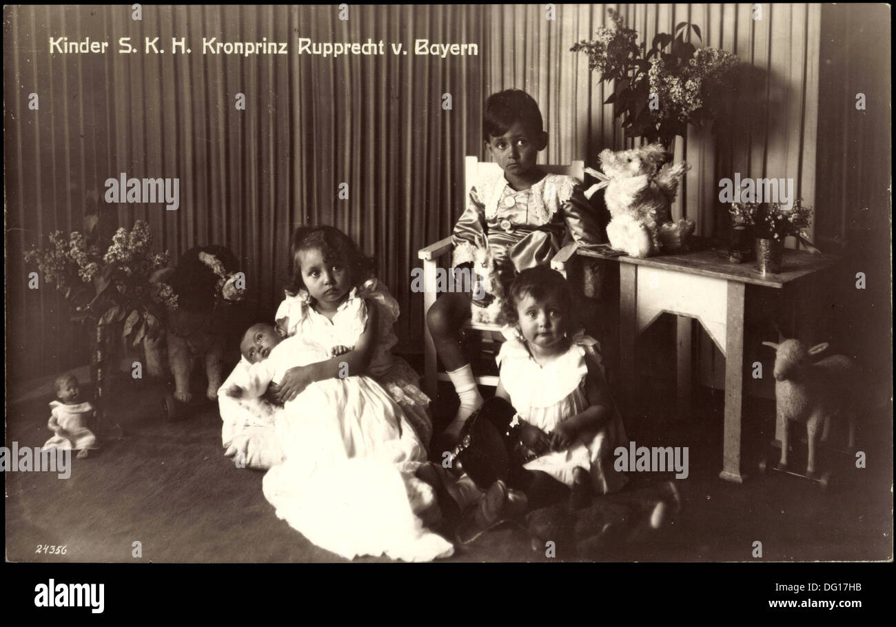 Kinder kinder gruppenfoto hi-res stock photography and images - Alamy