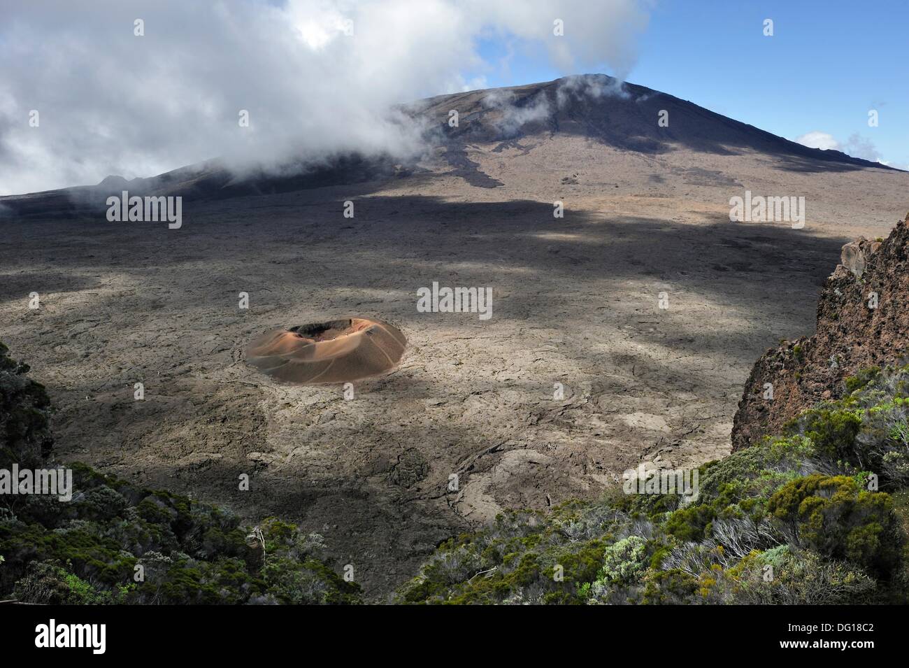 Crater formica leo hi-res stock photography and images - Alamy