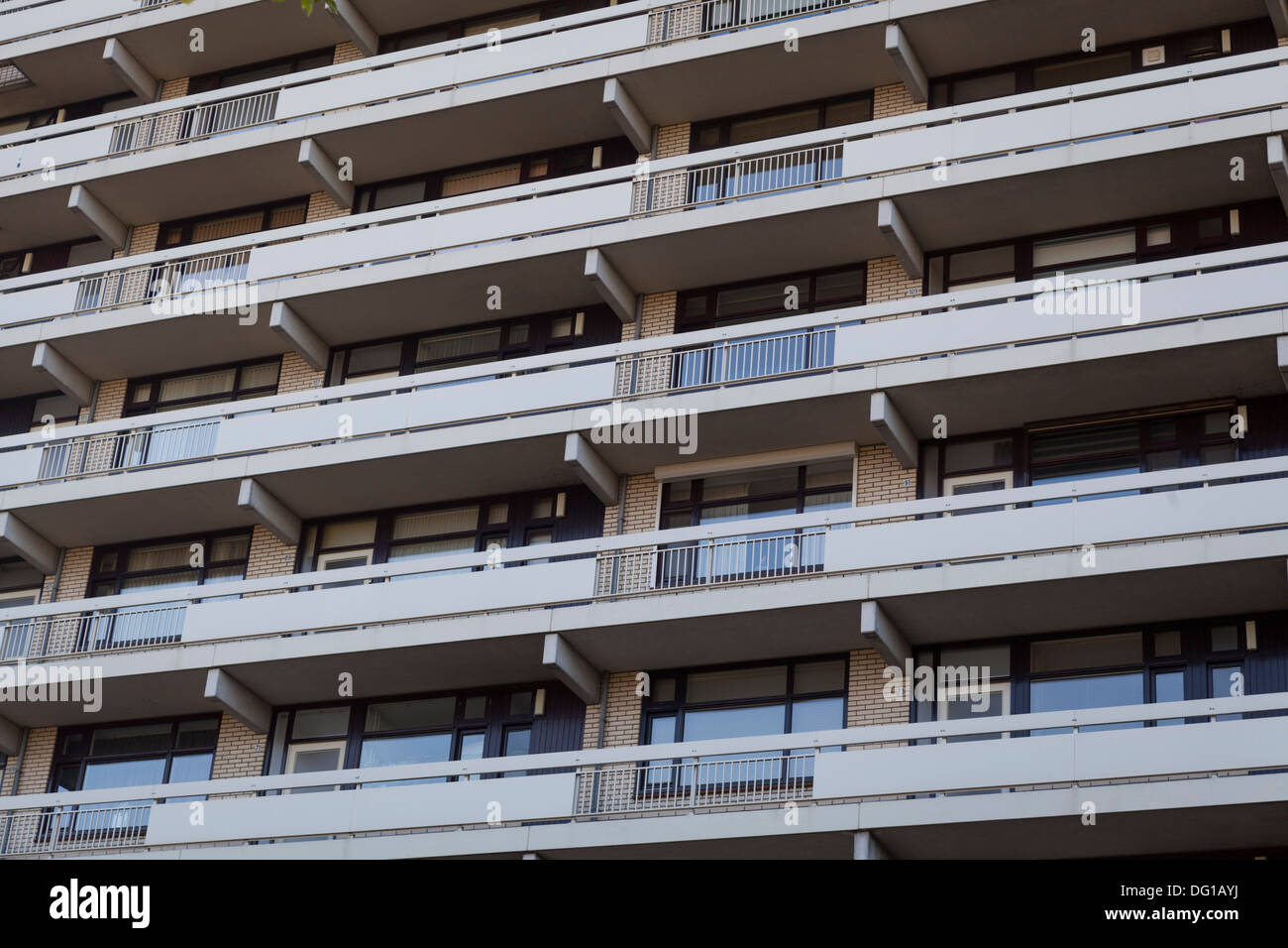 Flat building hi-res stock photography and images - Alamy