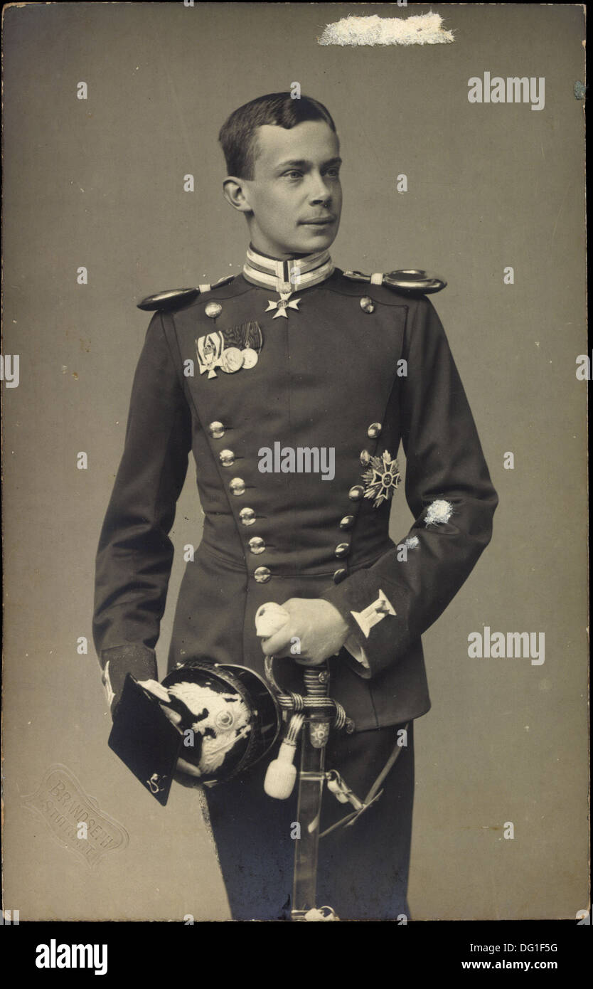 Foto Ak Fürst Friedrich Hermann zu Wied, Uniform, Helm, Schwert ...