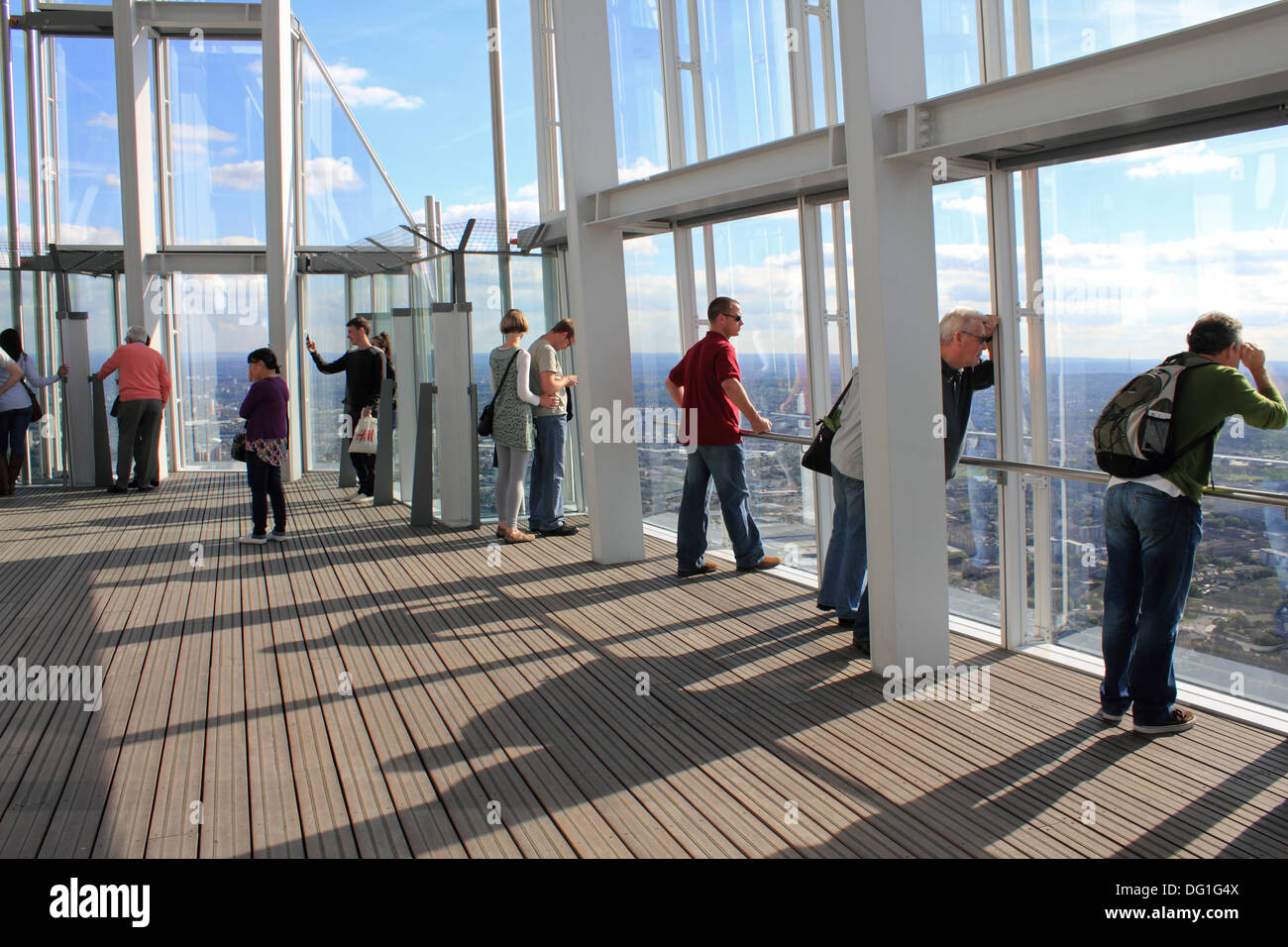 Shard viewing deck hi-res stock photography and images - Alamy