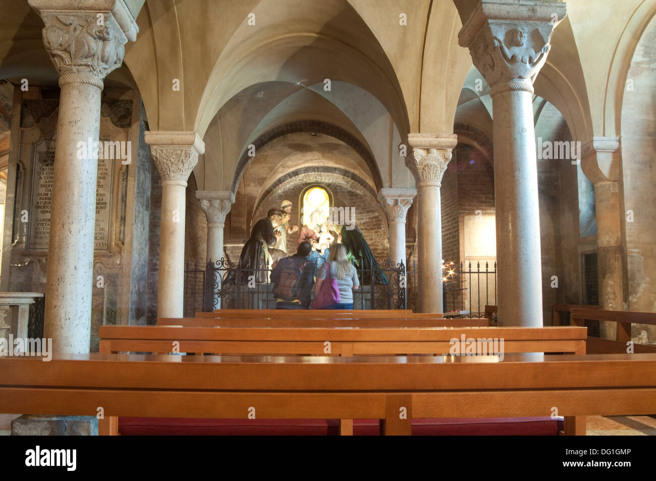 Cathedral modena interior hi-res stock photography and images - Alamy