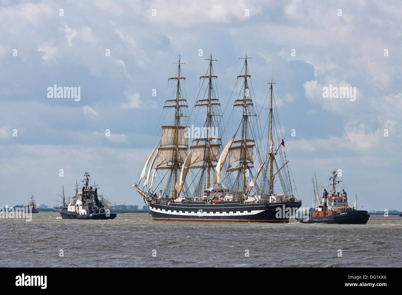 Two mast ship hi-res stock photography and images - Alamy