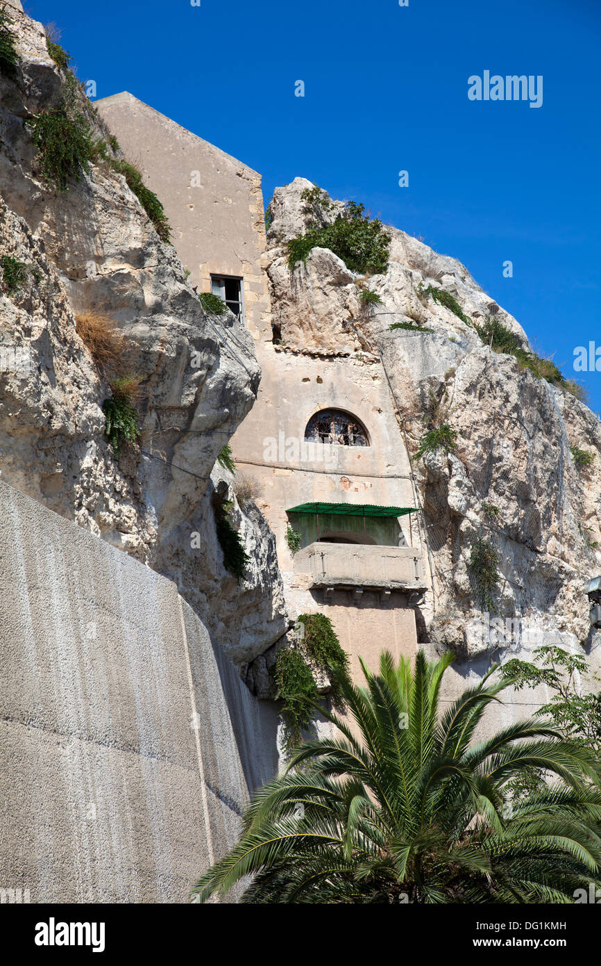 Building carved into rock hi-res stock photography and images - Alamy