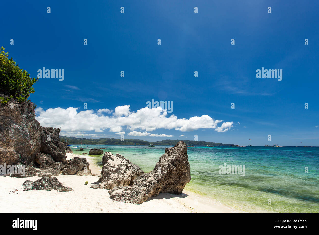 Beautiful tropical beach with rocks hi-res stock photography and images ...