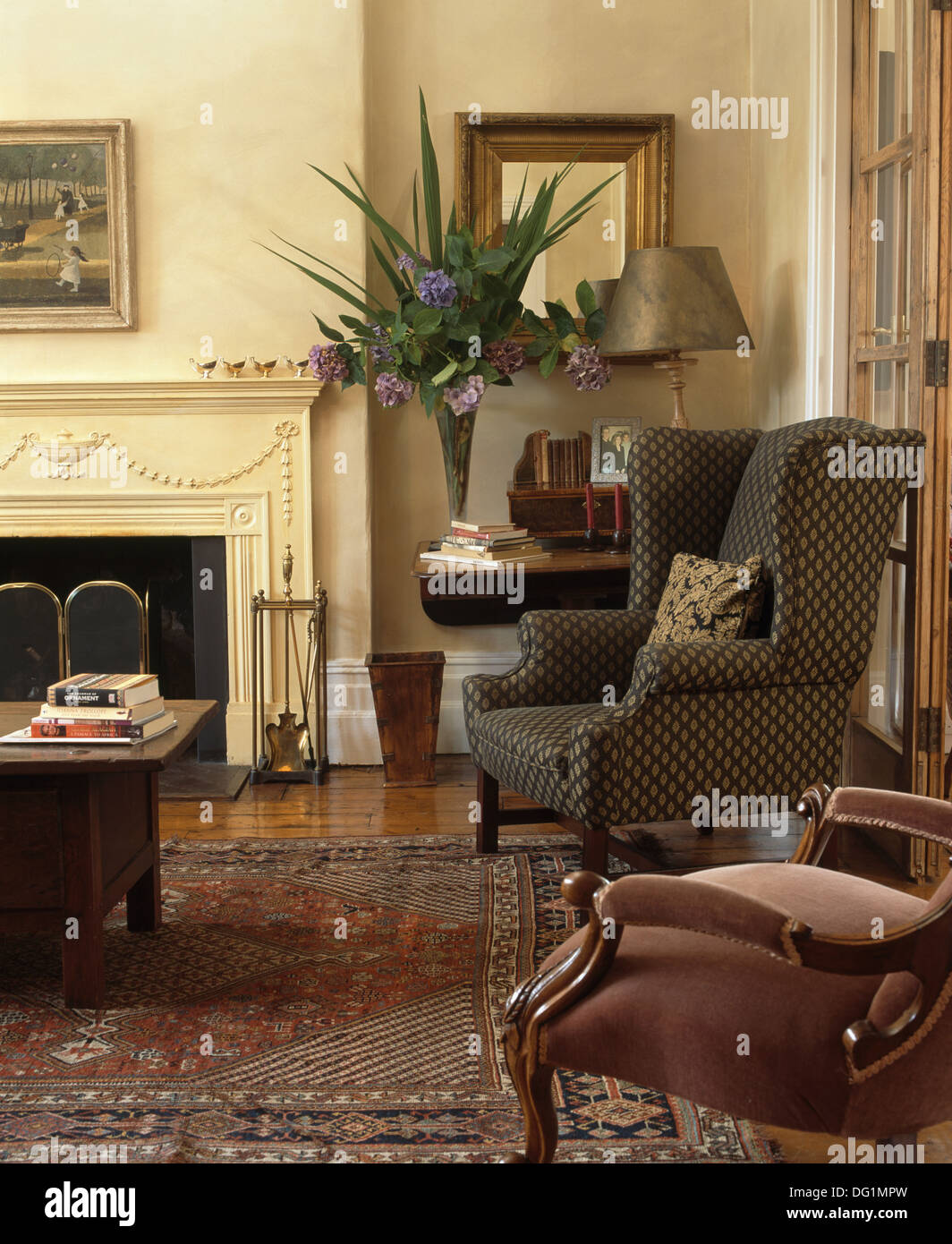 Traditional wing back chair hi-res stock photography and images - Alamy