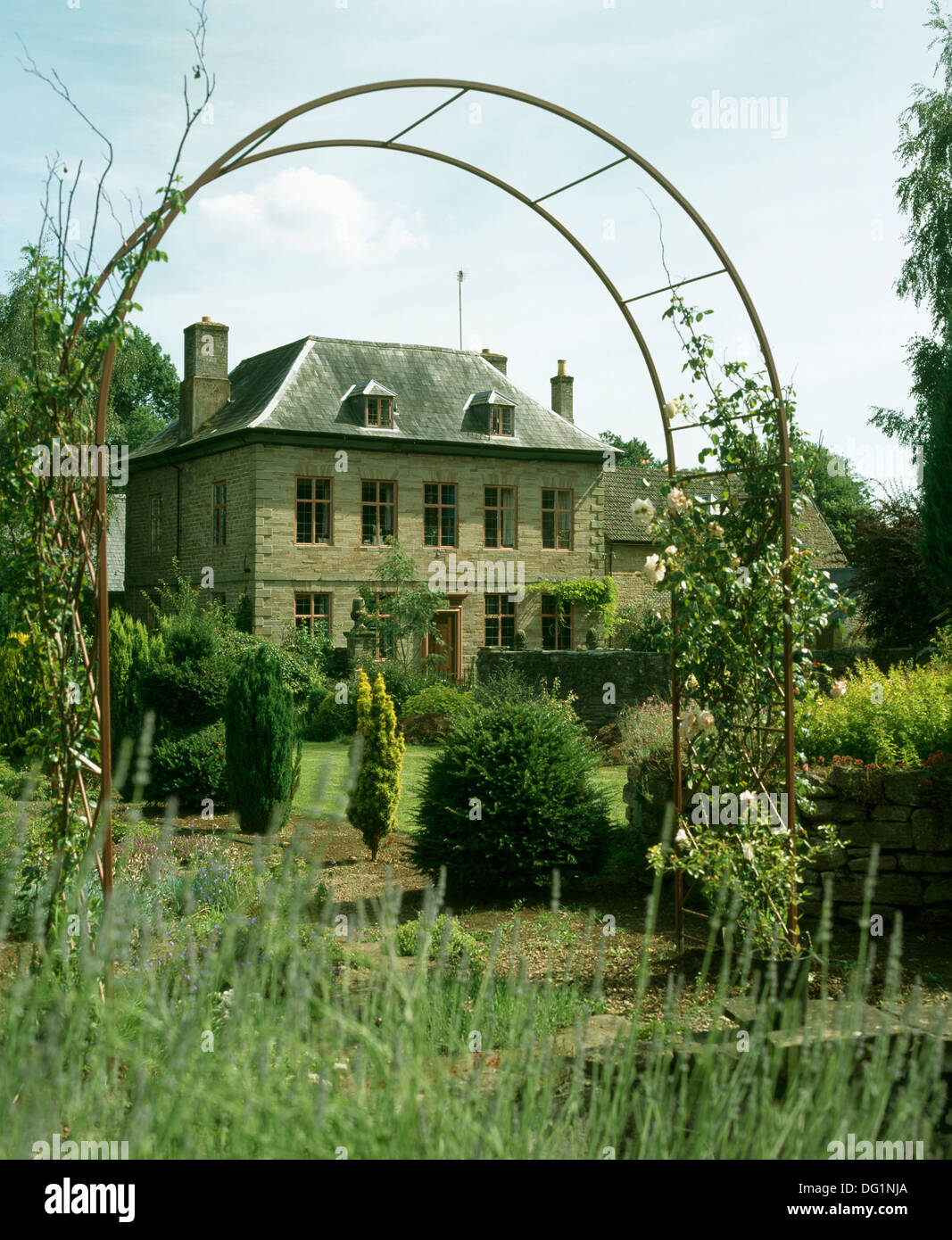 Country exteriors traditional rose hi-res stock photography and images ...