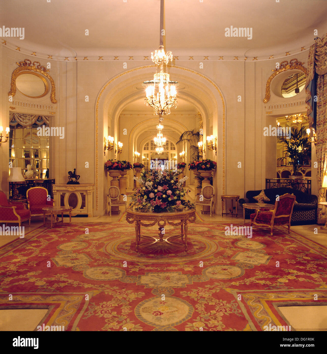 Lighted entrance hall hi-res stock photography and images - Alamy
