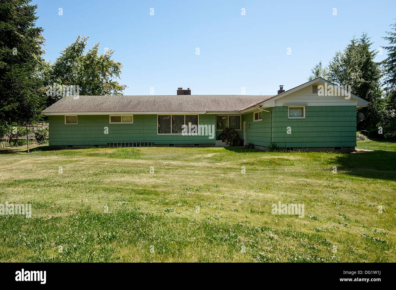 1950s house grass hi-res stock photography and images - Alamy