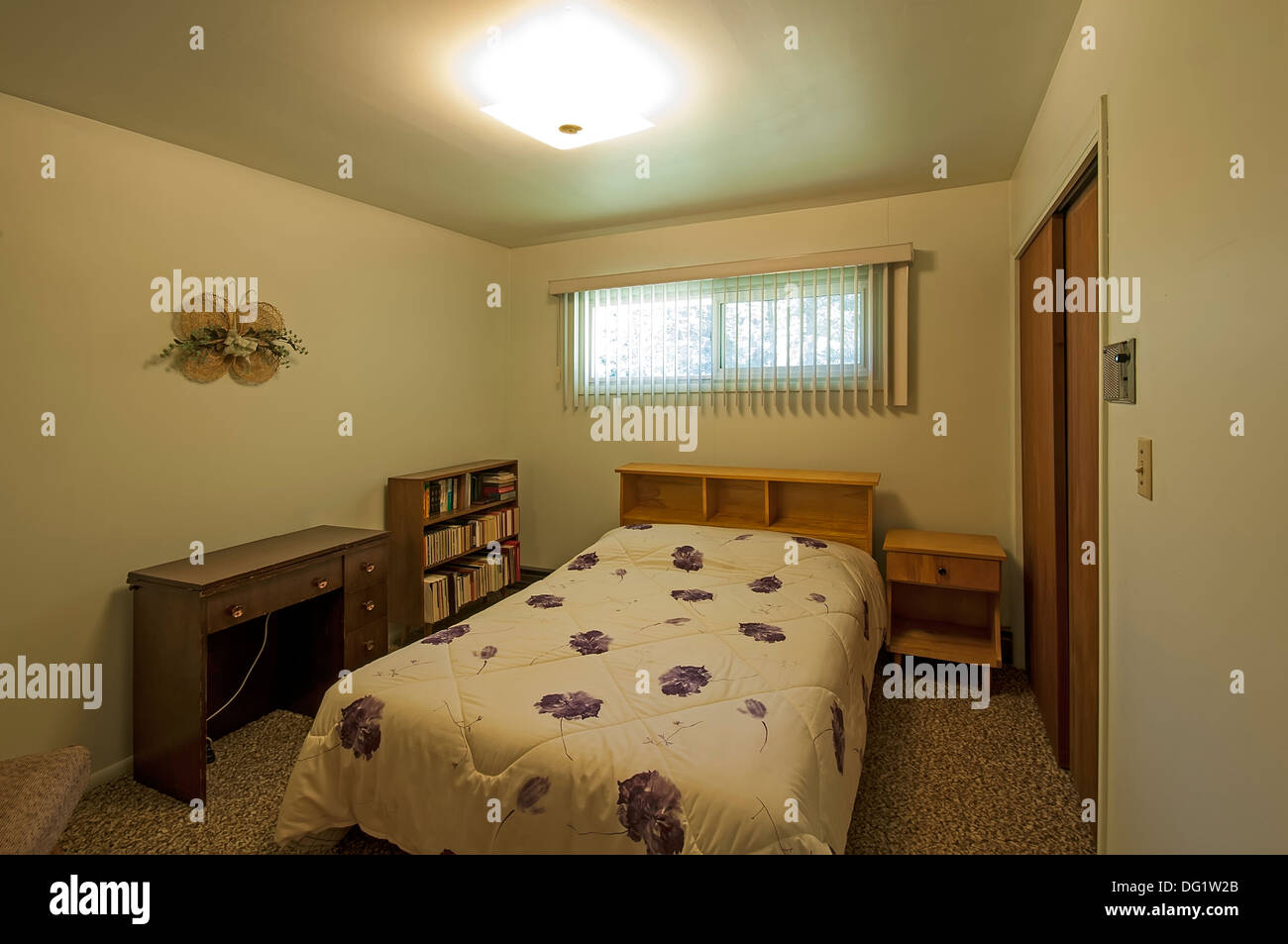 1960s house for sale hi-res stock photography and images - Alamy