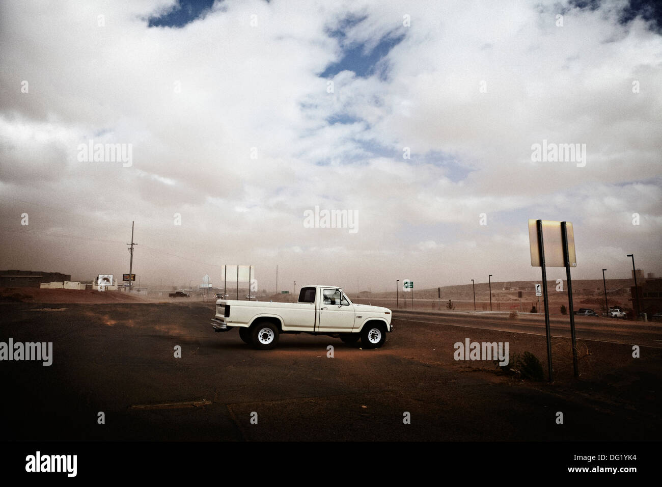 Pickup truck in desert hi-res stock photography and images - Alamy