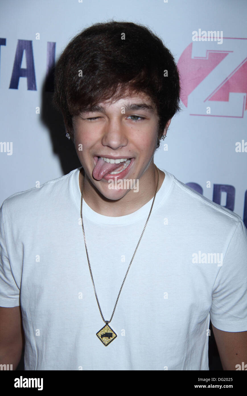 New York, New York, USA. 11th Oct, 2013. Singer AUSTIN MAHONE poses for ...