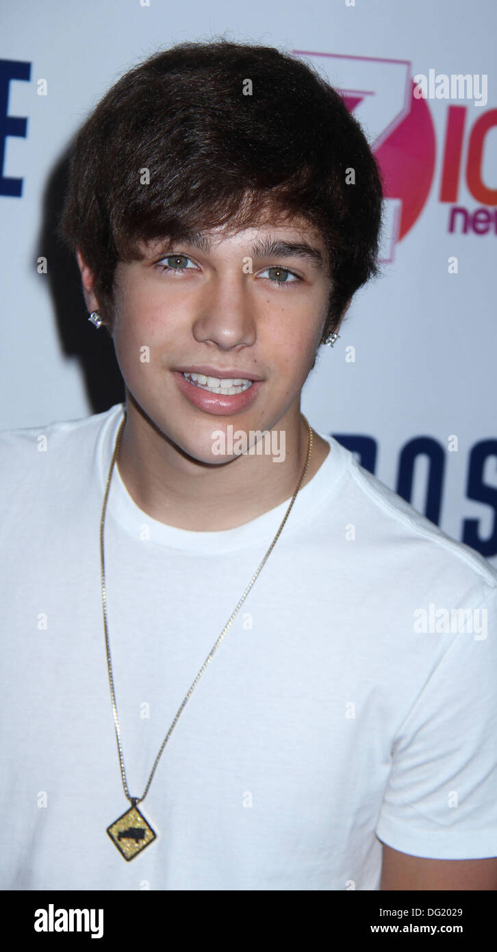 New York, New York, USA. 11th Oct, 2013. Singer AUSTIN MAHONE poses for ...